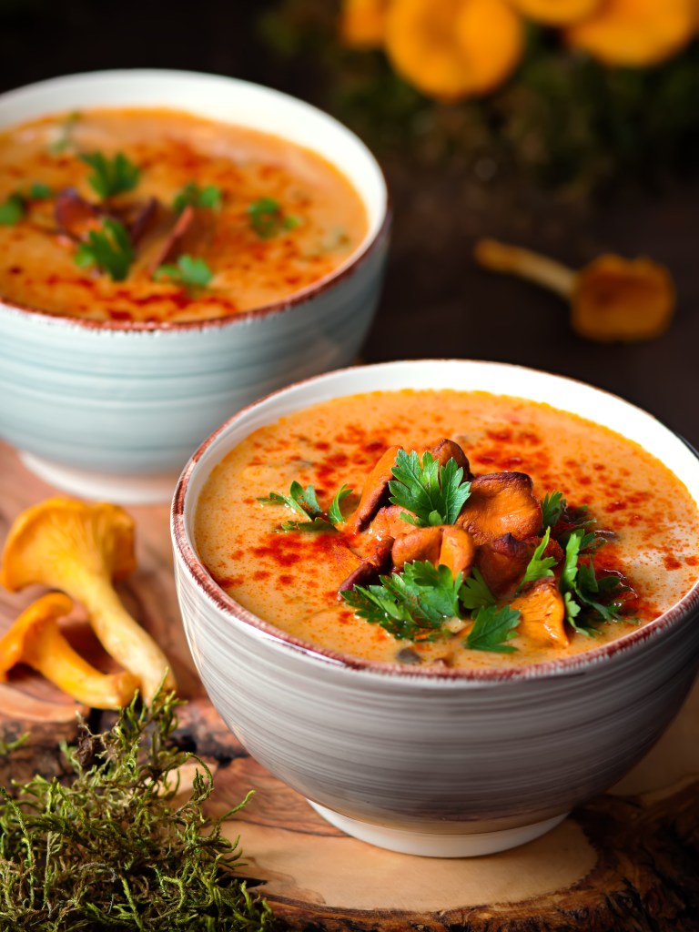 Hungarian Mushroom Soup – Creamy & Earthy with a Paprika Kick – Simply ...